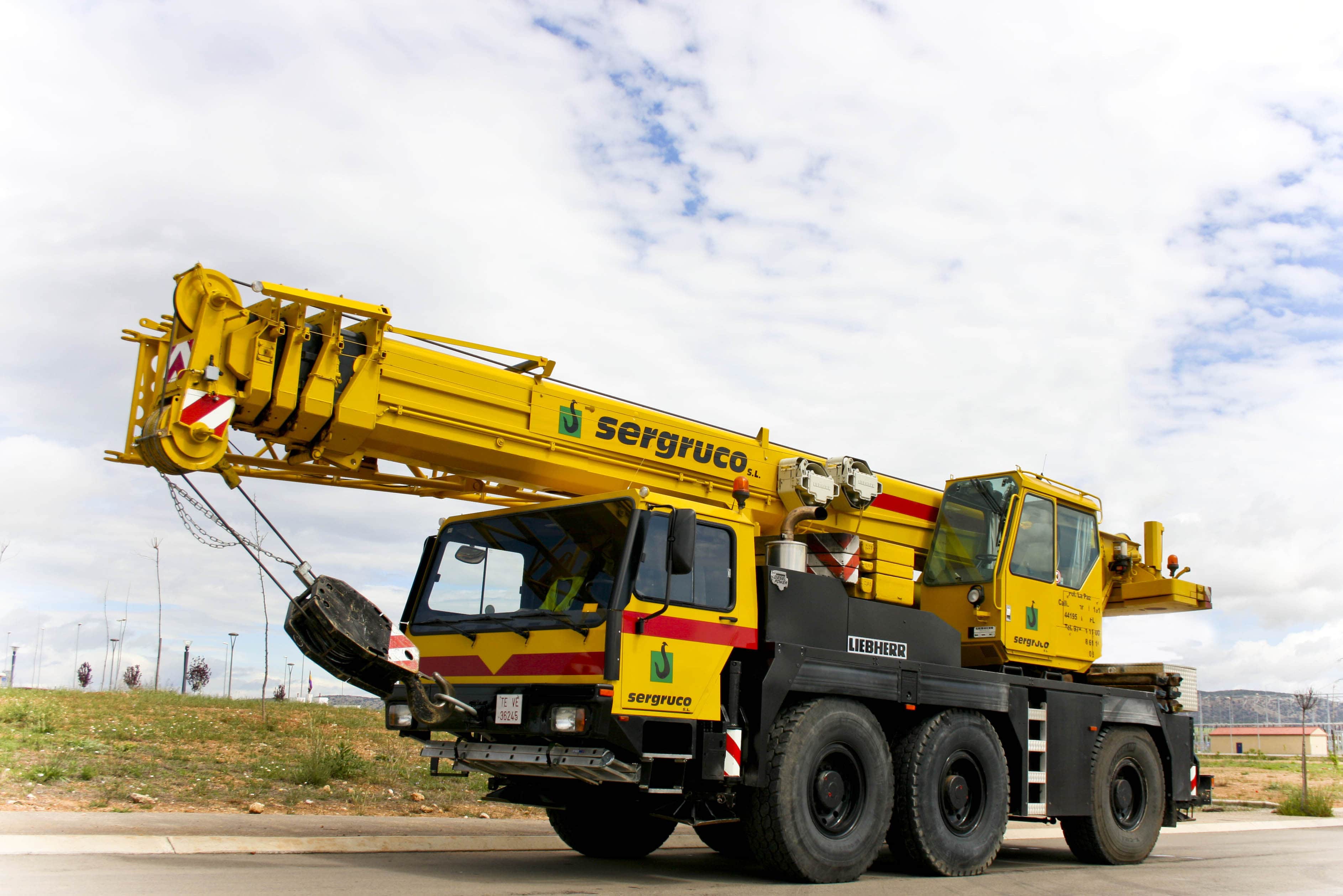 Grúas Móviles Autopropulsadas - SERGRUCO